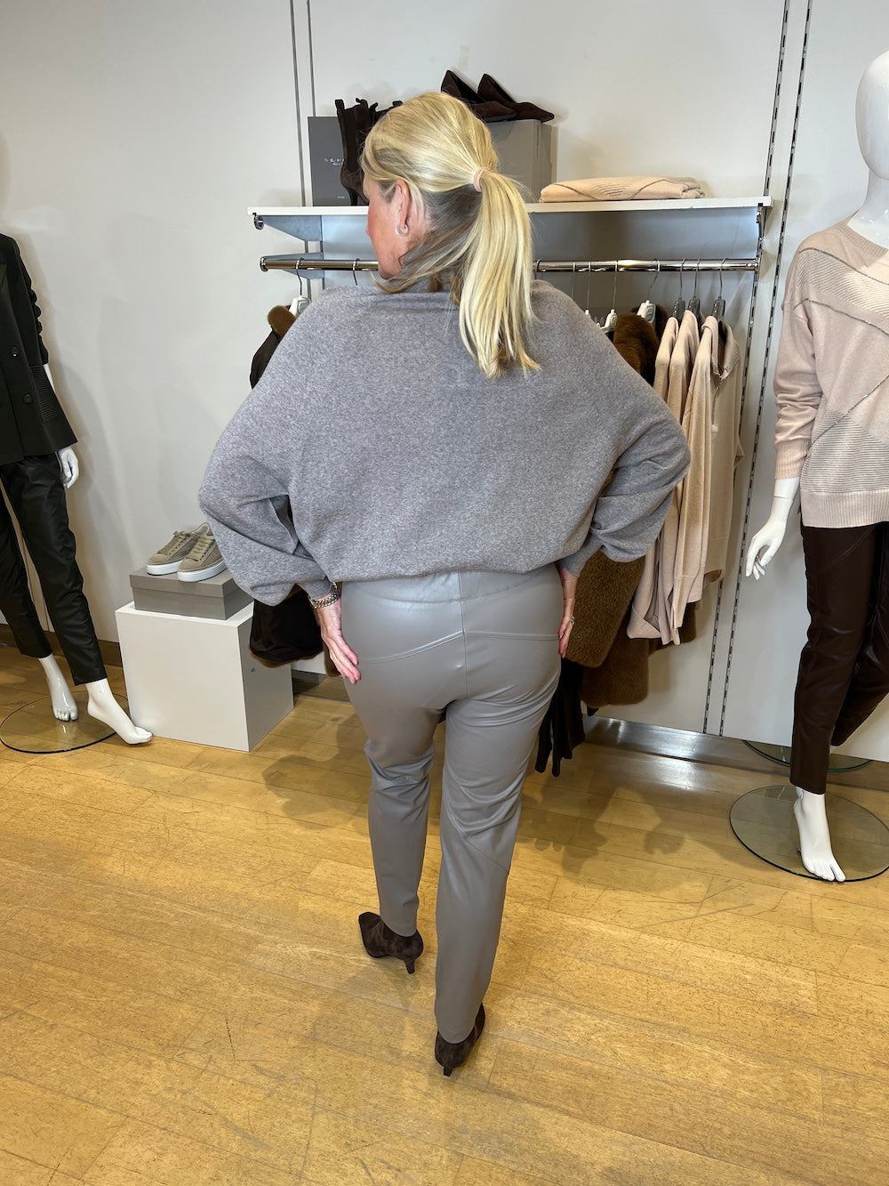 Visone Slim Leg Faux Leather Pants – Angela Beer | The ultimate ladies ...